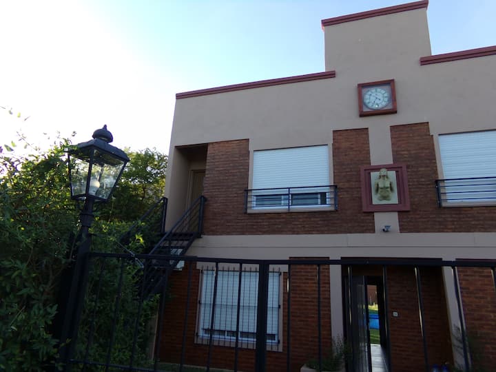 Depto De 2 Amb. Con Parque - Alojamiento El Reloj - Colón