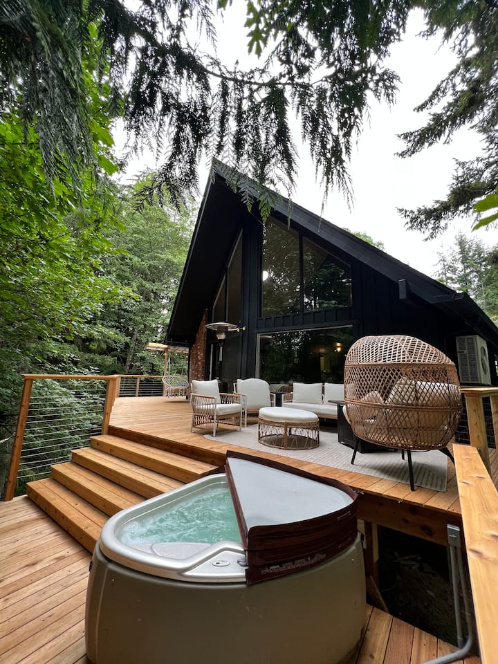 'The Perch' 3br Modified A-frame, Hot Tub & Sauna - Port Angeles, Washington
