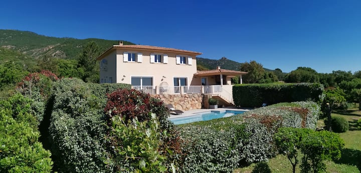 Porto-vecchio: Villa 5 Chambres, Vue Mer, Au Calme - Korsica