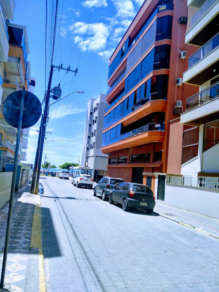 Excelente Localização!! Perto Do Mar Em Meia Praia - Itapema