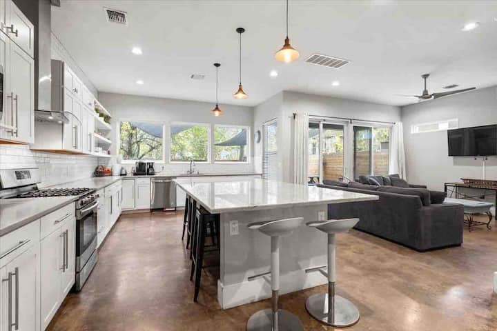 8 Bedroom East Downtown House - Austin, TX