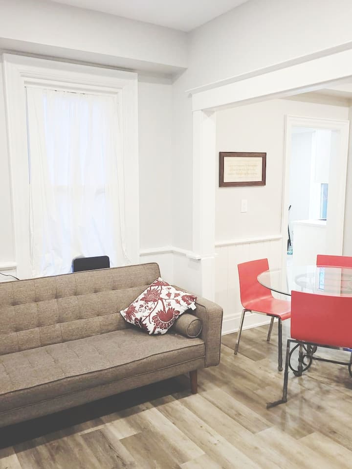 Modern Two Bedroom Home Near Niagara Falls! - St. Catharines