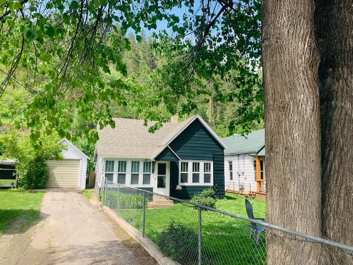 Home & Garage Near Downtown Deadwood - Deadwood, SD