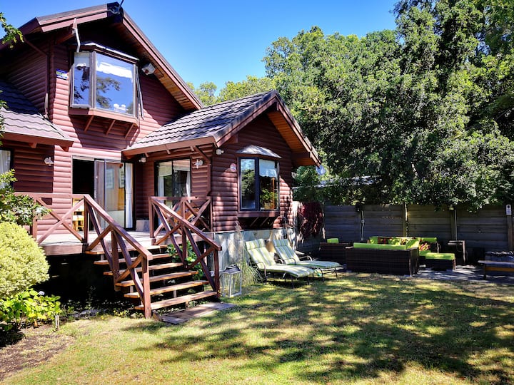 Beautiful House In Pucon -Lakefront - Pucón
