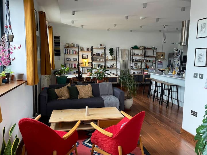 Beautiful Open Plan Split Level Apartment, Leyton - Stratford