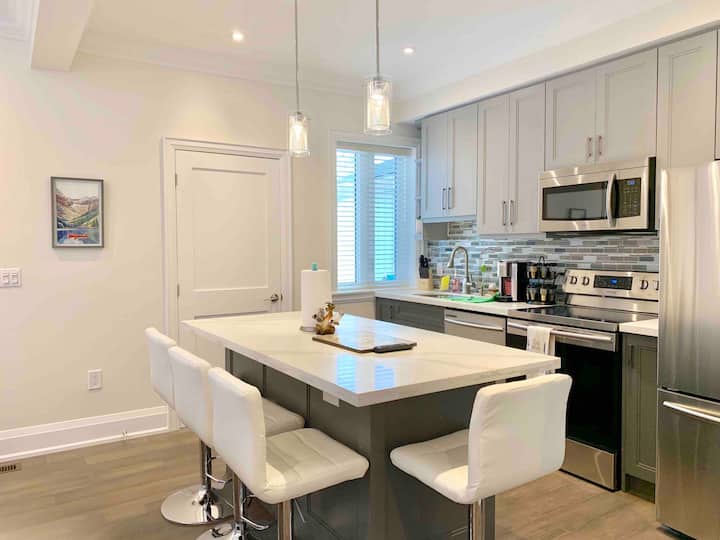 Luxurious Vacation Home In Little Italy, Toronto - Toronto