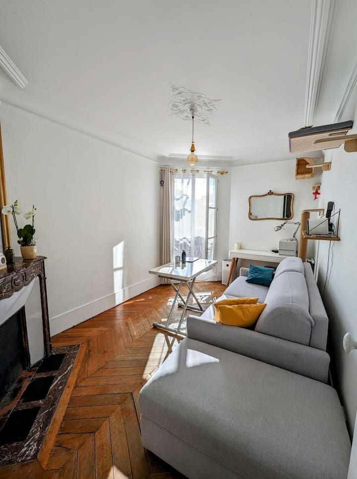 Salon Dans Un Appartement Partagé ! - Parigi
