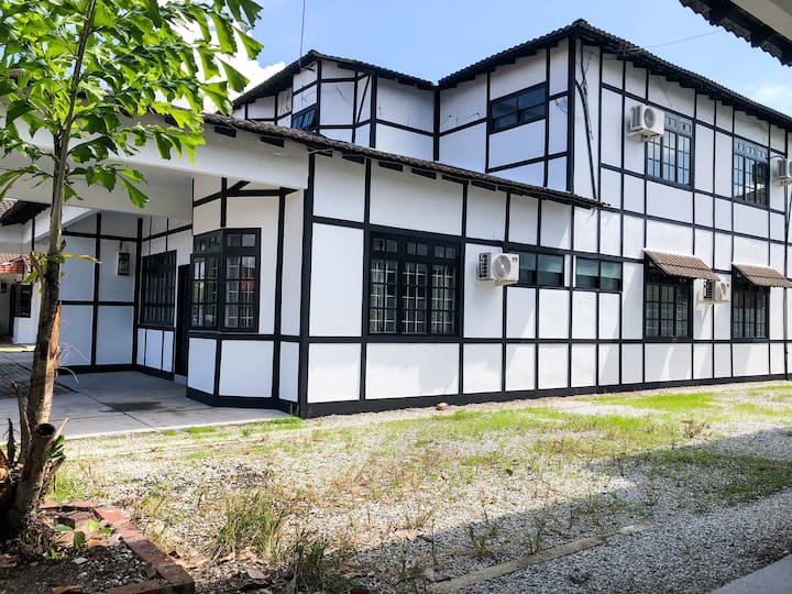 Entire House. 6br, 6bh, 12 Bed. Close To Town - Teluk Intan