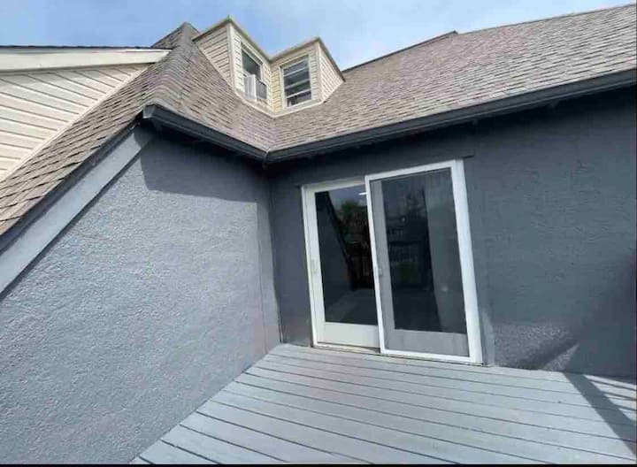 Private Quite 2 Bedroom & Large Balcony Wifi - Upper Darby, PA