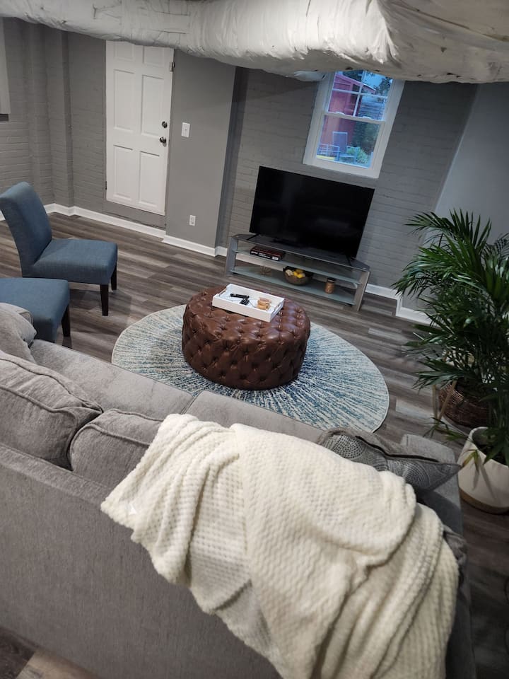 New Studio Apt & Backyard Oasis In Historic Uptown - Charlotte Douglas Airport (CLT)