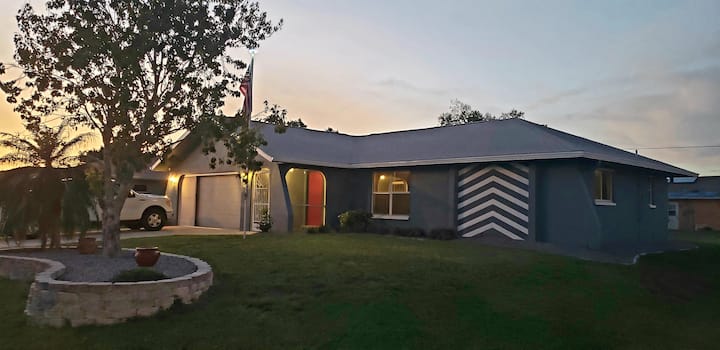 Port Charlotte Retreat - Port Charlotte, FL