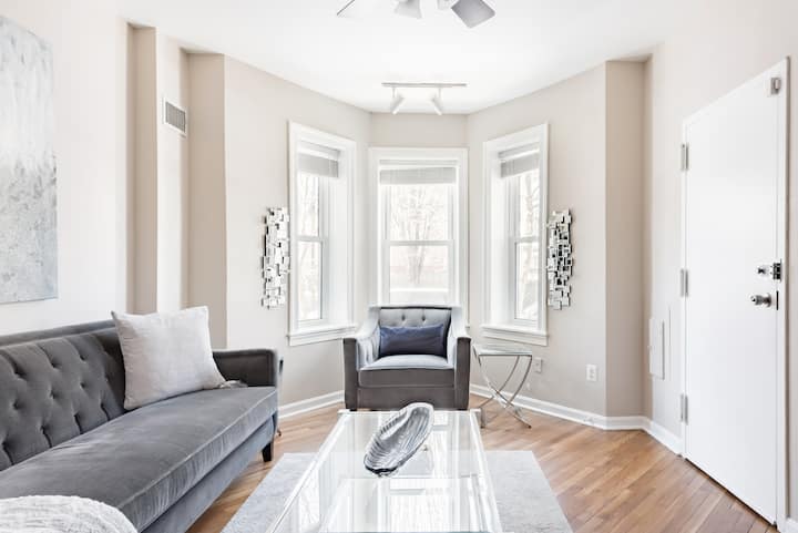 Discover Hip H St From A Classy Comfy Townhouse - 워싱턴 D.C.