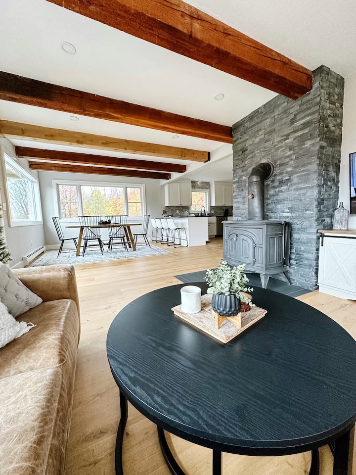 Prime Location W/hot Tub! Gut Renovated 4 Br Home! - Killington, VT