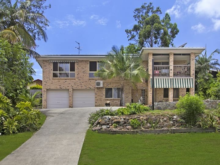 Spacious 3 Bedroom House With Stunning Views - Gold Coast