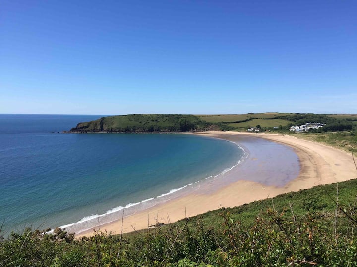 Beach Chalet 98, Freshwater East - Wifi - Wales
