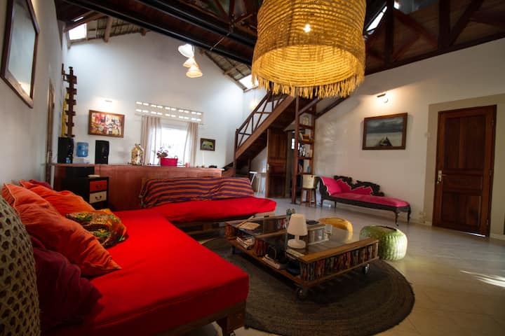 Villa Familiale 300m²  Arborée En De Bord De Mer ! - Madagascar