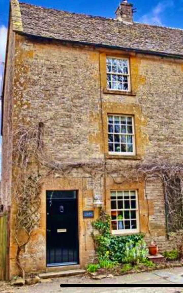 Character Cotswold Cottage Yards From Stow Square. - Stow-on-the-Wold