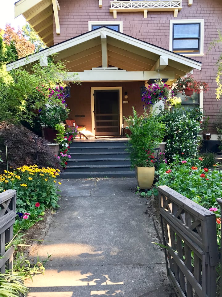 Irvington Basement Apartment - Portland, OR