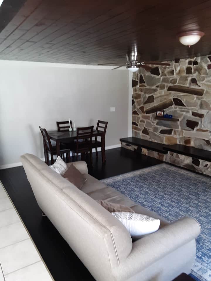 Beautiful Home...six Blocks From Lake. Central Ac - Conneaut Lake, PA