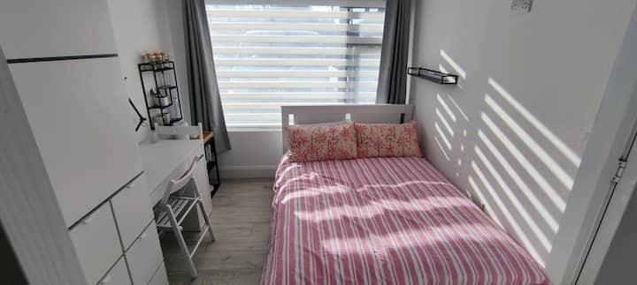Bedroom With Private Entrance - Tralee