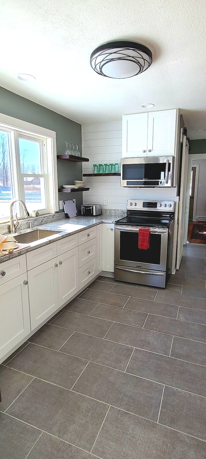 Newly Renovated 3-bdrm, 2 Ba Farm House. - Oswego, NY