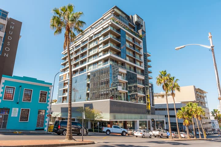 Five Star 3 Bed 3.5 Bath Luxury Penthouse - Camps Bay