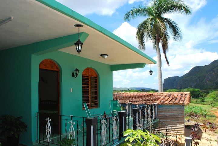 Sra. Maribel-mountain View+hab.2 &Wifi+panel Solar - Viñales