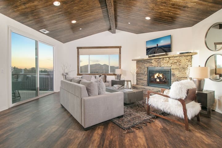 Modern Home With Panoramic Mtn View, Pool Table And Hot Tub For 8! - Big Bear, CA