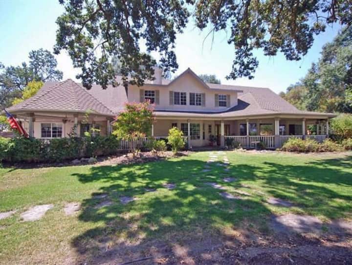Beautiful Large Family Friendly Home With Pool - Atascadero, CA