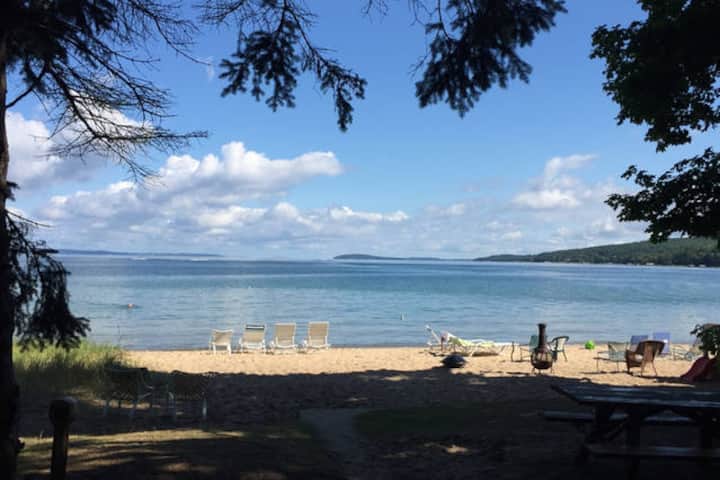 Island View Cottages - Cottage 4 -Walk To Downtown - Traverse City, MI