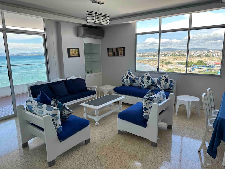 Manta Ocean Front! With Garage Parking - Manta