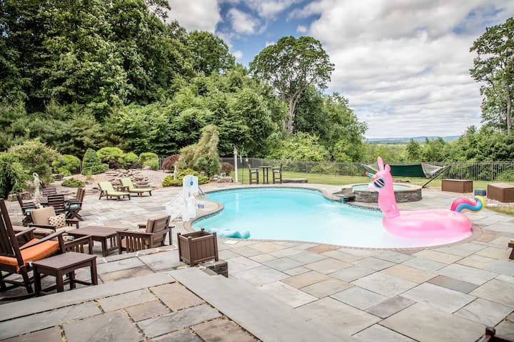 Estate Home With Pool And Fantastic Views - Saratoga Springs, NY