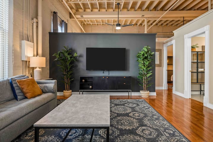 Flats At Firehouse One Unit 3-downtown Tc Loft - Traverse City, MI
