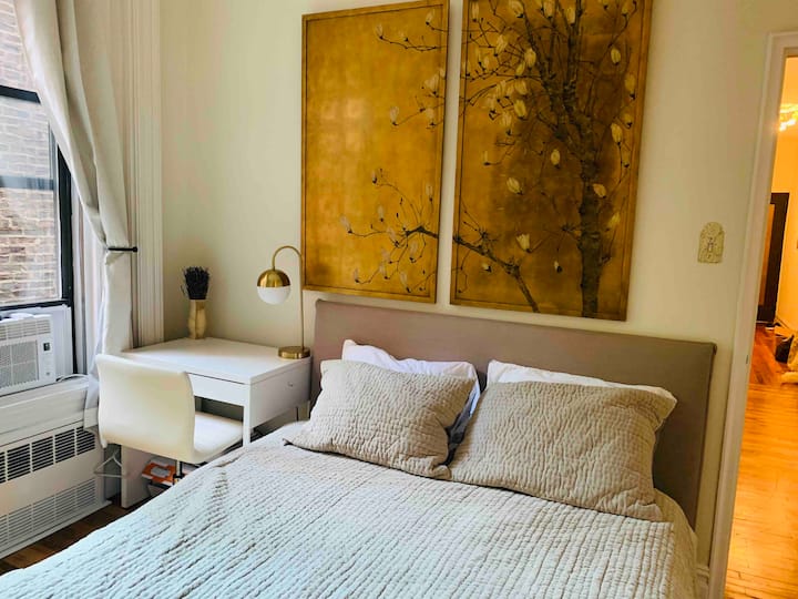 2 Bedroom Apartment, Block From The Central Park - New York City