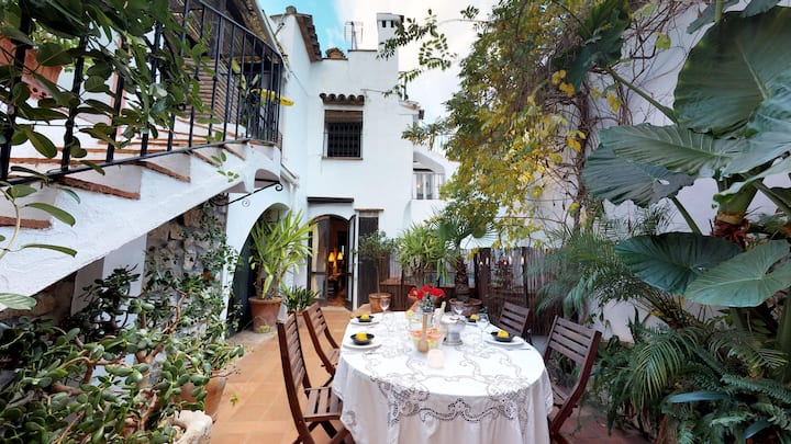 Beautiful 18th C 4 Bed Village House, Patio & Pool - Jimena de la Frontera
