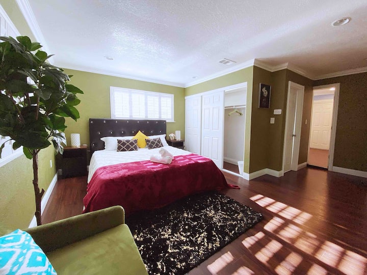 Downtown 19miles, Disney 23miles - Azusa, CA