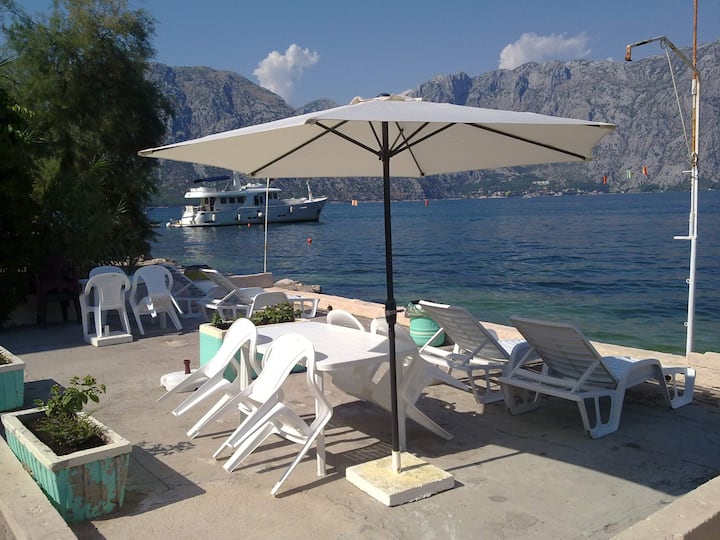 Seafront 2-bdr Apartment,ground Floor,5 Meters Sea - Kotor