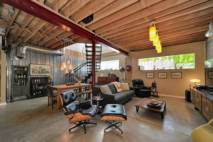 The Compound A Hidden Oasis In Logan Square - Chicago, IL