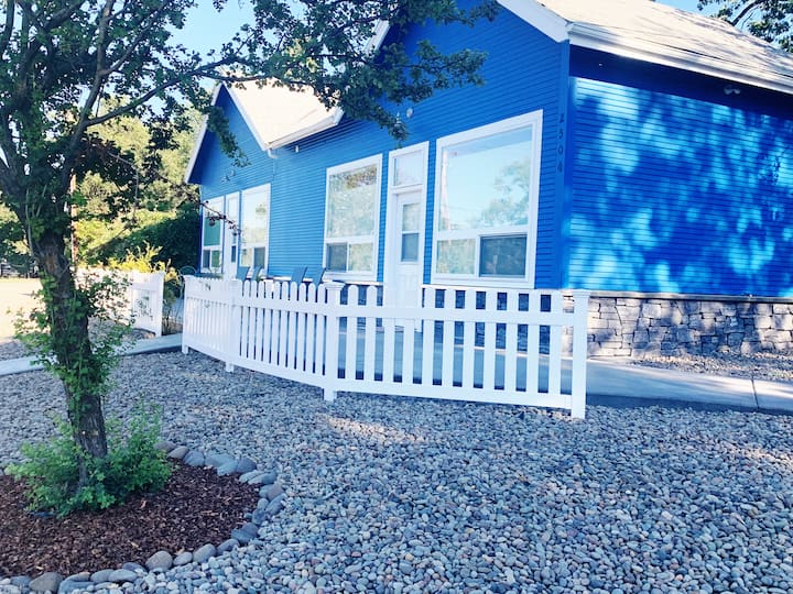 Mountain View Cottage - Ashland, OR