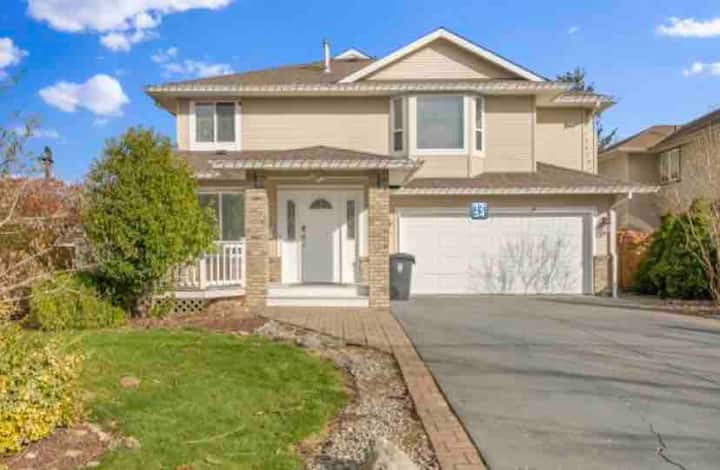 Cheerful 4 Bedroom House With Huge Patio - Trinity Western University
