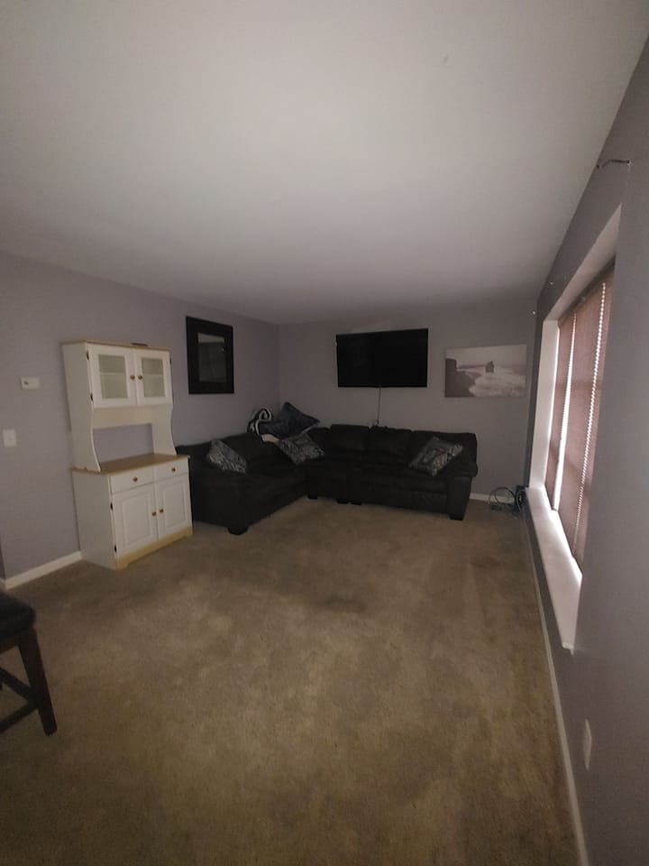 Private King Bedroom W Shared Common Areas - Lansing, MI