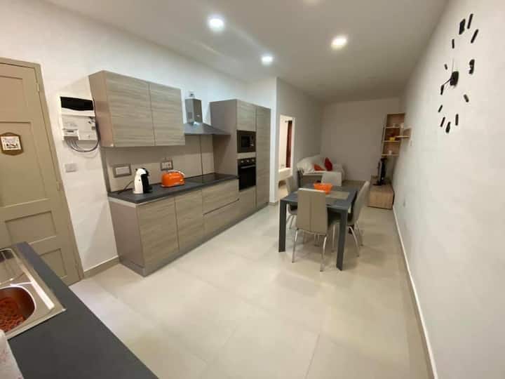 Two Bedroom Apartment In The Hearth Of The City - La Valeta