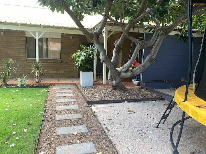 Family Home With Pool In Quiet St In Cable Beach - Broome