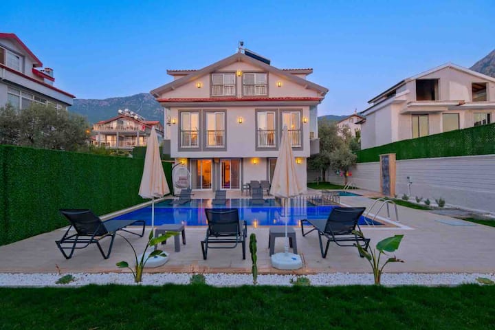 Isıtmalı ÖZel Havuzlu  4+1 Villa - Hisarönü