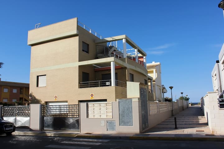 Apart En Primera Linea De Playa - Oliva