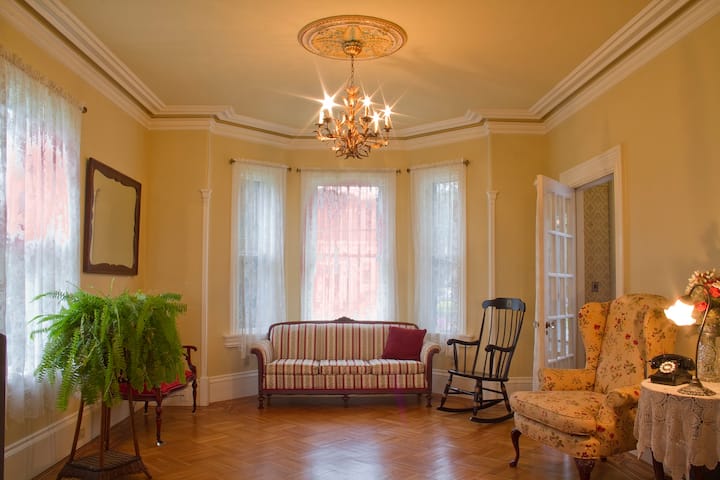 Bayside Inn - Linekin Bay - Boothbay Harbor, ME
