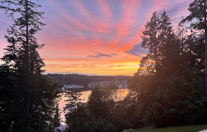 Beautiful Gig Harbor View Home | Hot Tub - Gig Harbor, WA