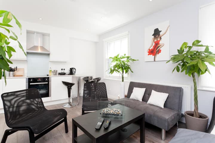 2 Minutes Walk To Camden Town Stn! - Waterloo Station - London