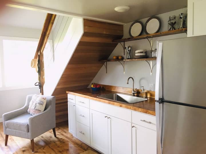 Luxury Riverfront Denali & Downtown - The Hayloft - Talkeetna