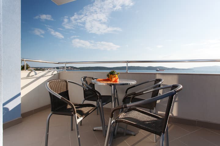 6. Simply Six Parking, Seaview & Wifi - Trogir